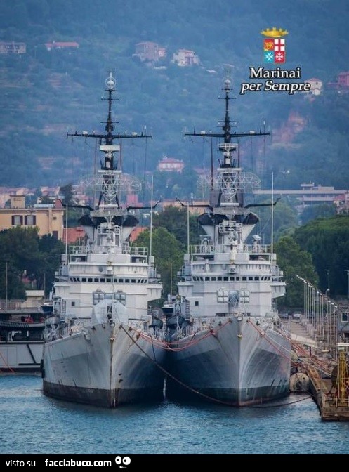 Buongiorno a Tutti , in foto due navi storiche della Marina Militare ...