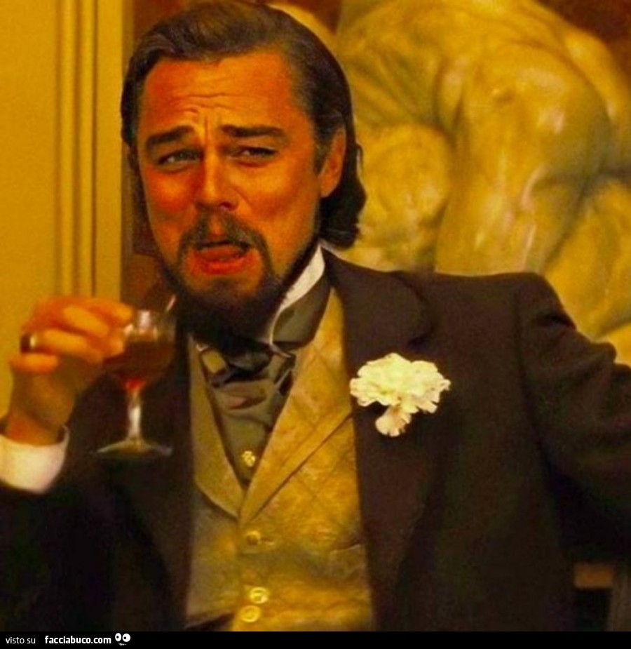 DiCaprio col bicchiere in mano - Facciabuco.com